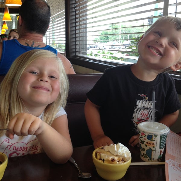 Village Inn - Diner in Largo