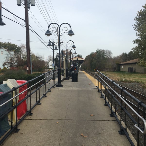 NJ Transit: Beverly-Edgewater Park Station - Light Rail Station in Beverly