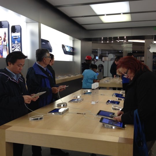 Photos at Apple Lakeside Shopping Center - Electronics Store in Metairie