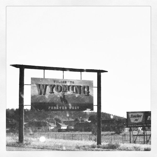 Wyoming / Nebraska State Line - Border Crossing in Pine Bluffs