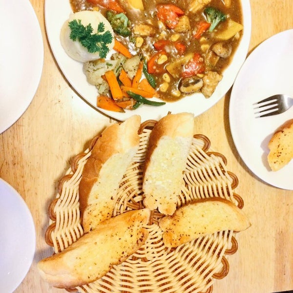 Sun Moon & Potatoes - Malad West - Mumbai, Mahārāshtra