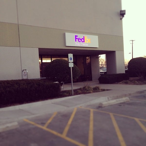 Federal Express World Service Center - 5601 Mark IV Pkwy