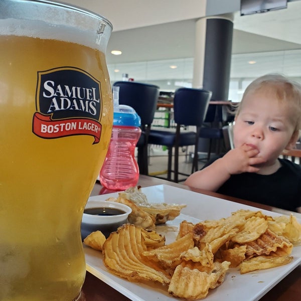 Sam Adams Café & Pub - at Gate 5