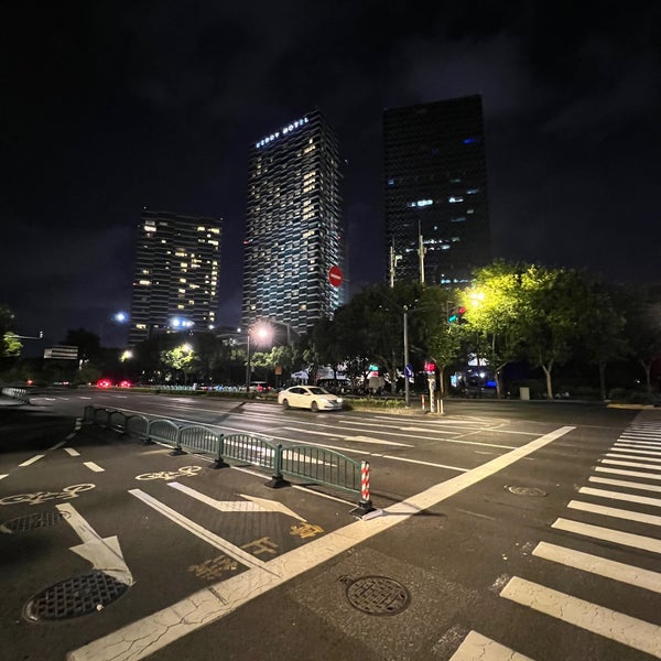 Kerry Parkside (浦东嘉里城) - Shopping Mall