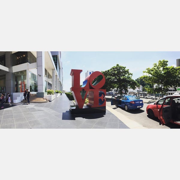 Maxis - Suria Sabah Shopping Mall