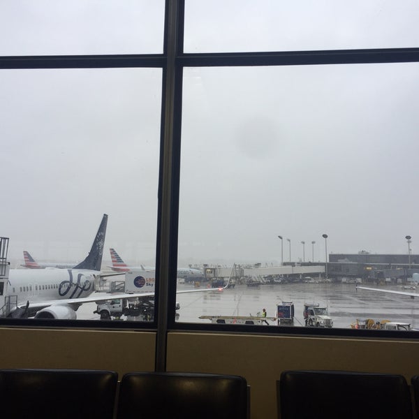 Gate F9 - Airport Gate