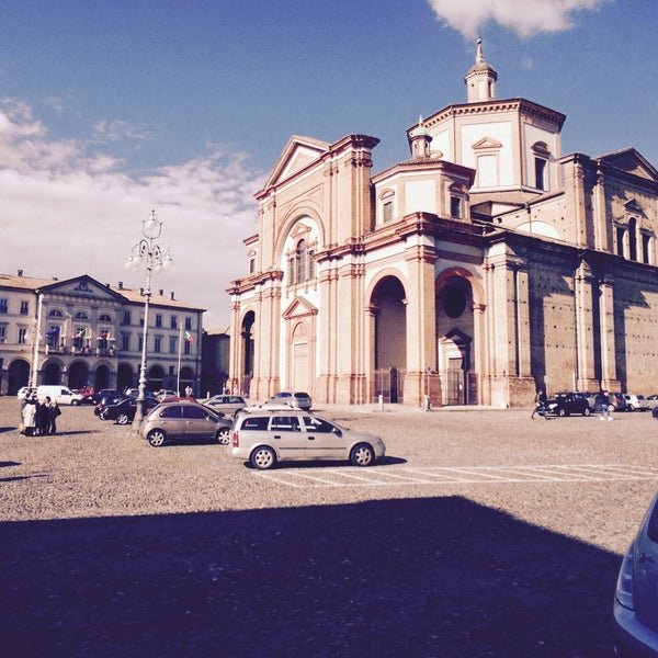 Piazza Duomo - Plaza in Voghera