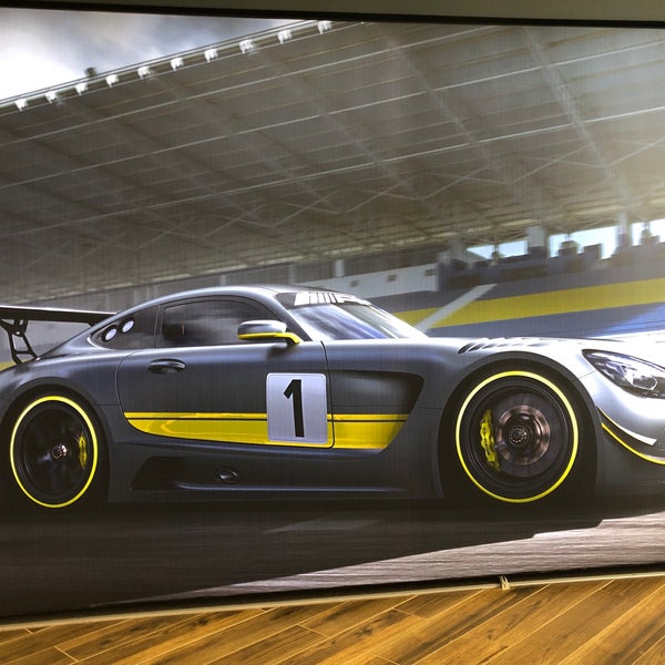 Photos at Mercedes-Benz Laval - Chomedey - 3131 Autoroute 440 Ouest