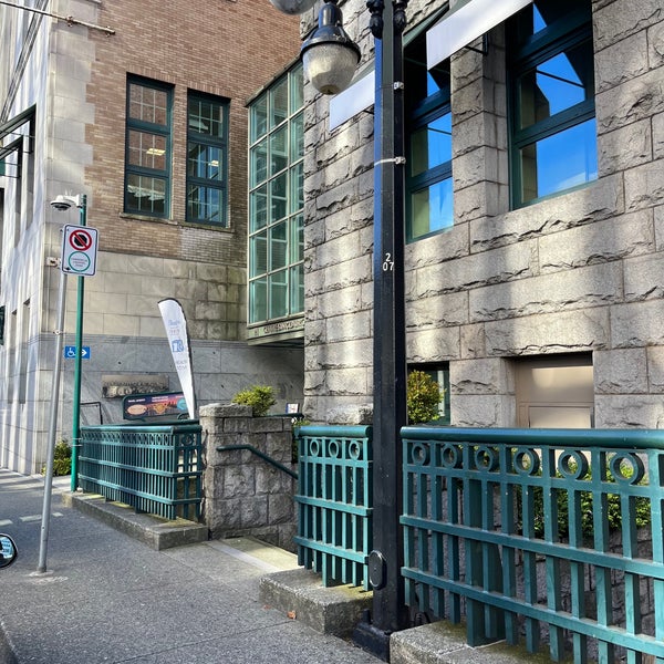 Sinclair Centre - Shopping Mall in Vancouver