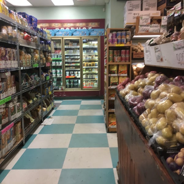 New Apple Farm Market - Kitsilano - Vancouver, BC