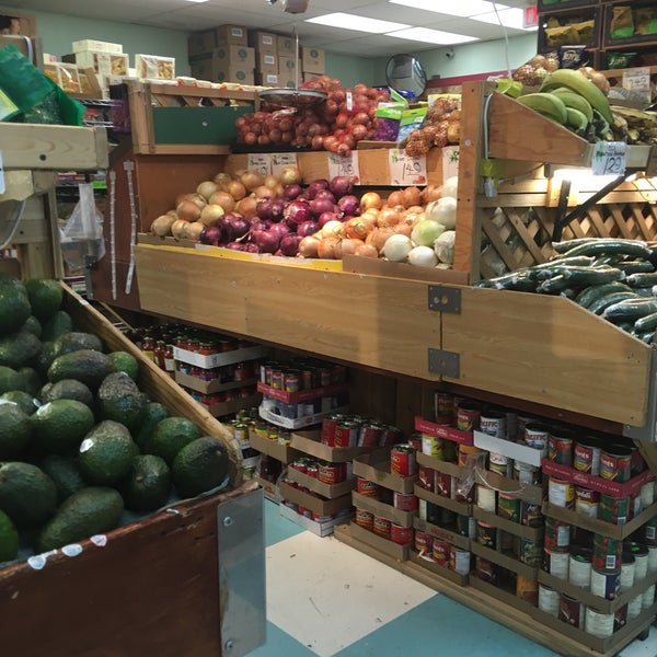 New Apple Farm Market - Kitsilano - Vancouver, BC