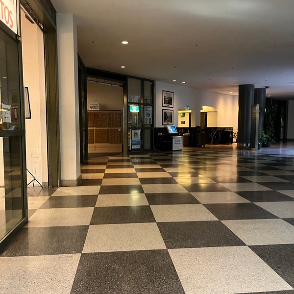 Sinclair Centre - Shopping Mall in Vancouver