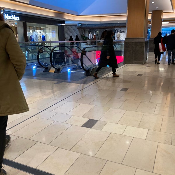 CF Pacific Centre - Shopping Mall in Vancouver