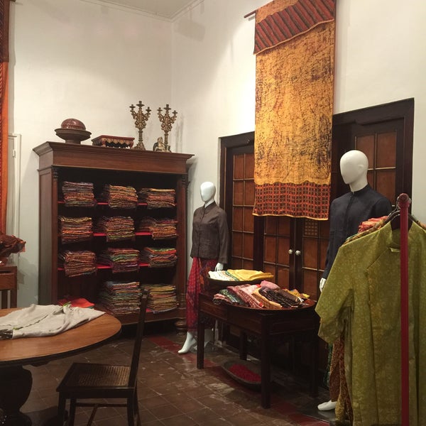 Bin house - Menteng - 4 tips from 163 visitors