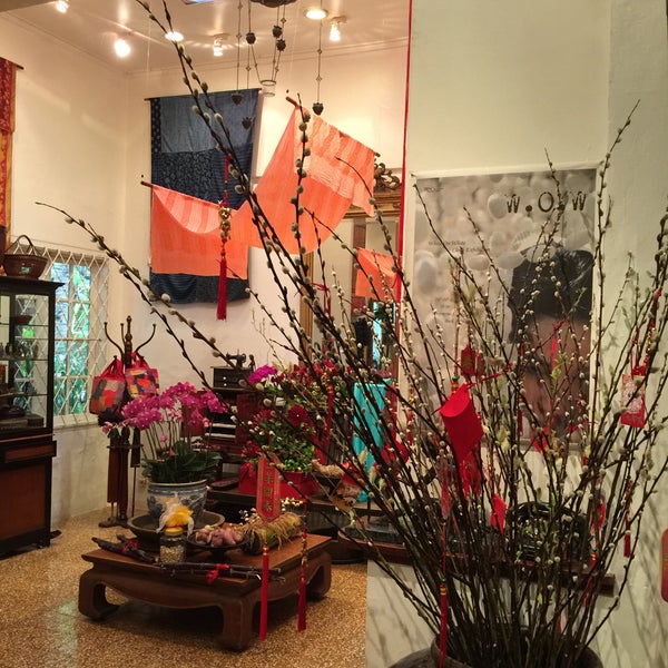 Bin house - Menteng - 4 tips from 163 visitors