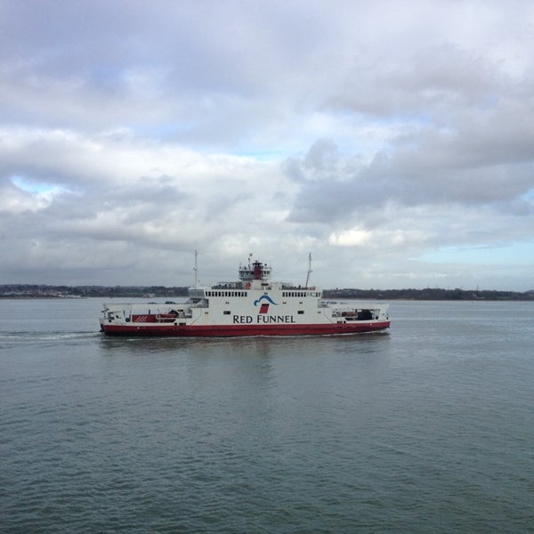 MV Red Falcon (Red Funnel) - Boat or Ferry in Southampton - Cowes