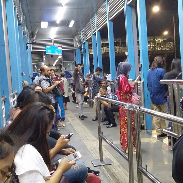 Halte TransJakarta Cempaka Timur - Terminal Bis