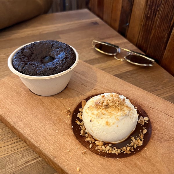 Hot Cakes Molten Chocolate Cakery - Dessert Shop in Ballard