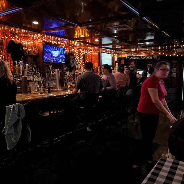 Christopher's of Huntington - Pub in Huntington