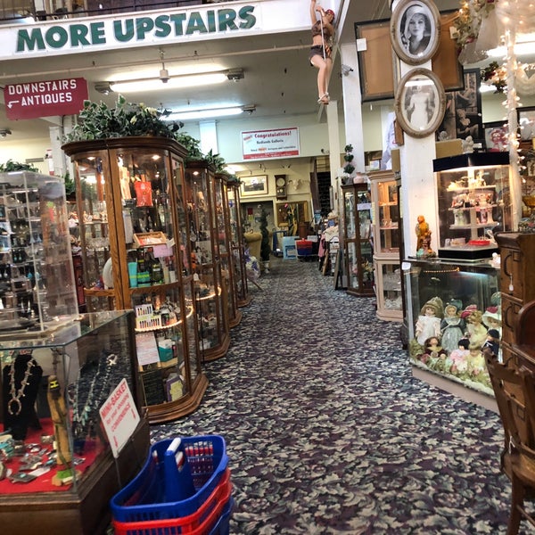 Redlands Galleria - Downtown Redlands - 17 E State St