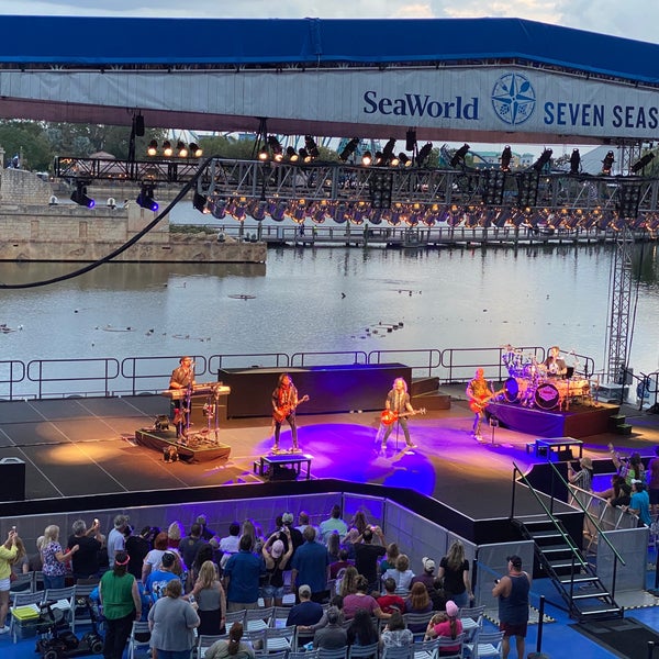 Photos at Bayside Stadium - Sea World Theme Park - 7 tips from 1311 ...