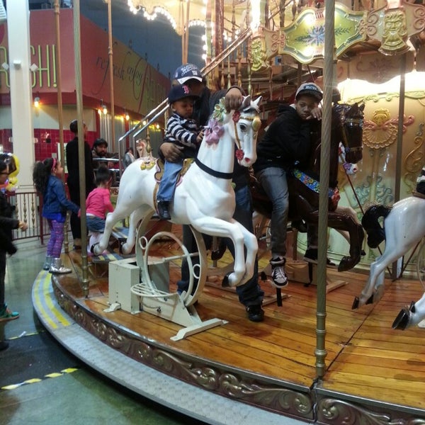 Palisades Center Ferris Wheel