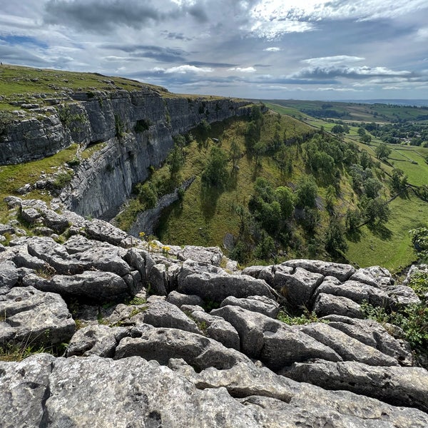 Malham Limestone Pavement - Scenic Lookout in Malham