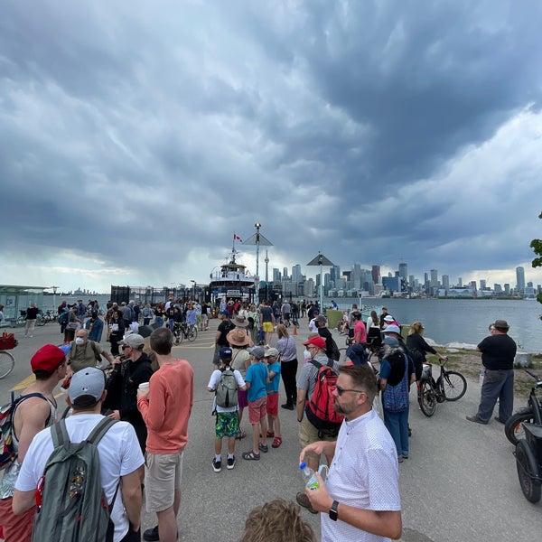 Ward's Island Ferry Dock - Pier in Toronto