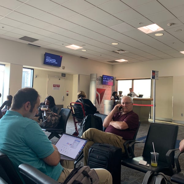 Gate D11 - Airport Gate