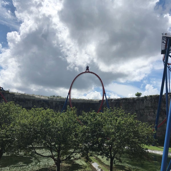 Superman Krypton Coaster Loop