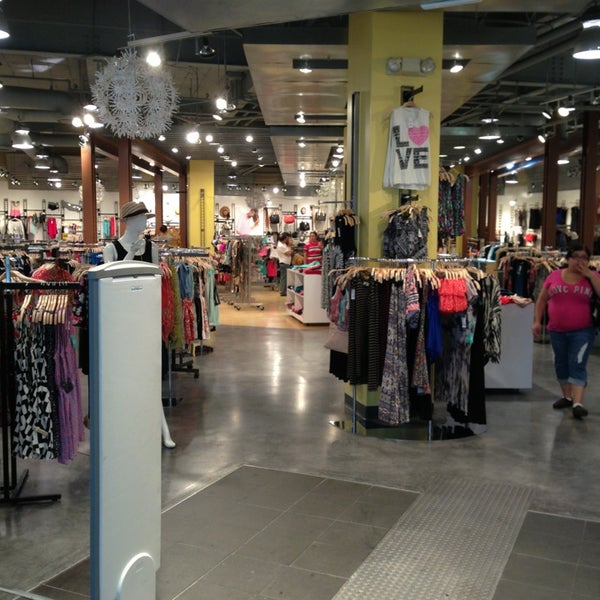 Q's Fashion - Women's Store in Del Amo Fashion Center