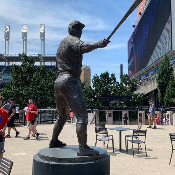 Jim Thome Statue