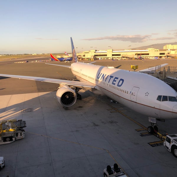 Gate G2 - Airport Gate in Honolulu
