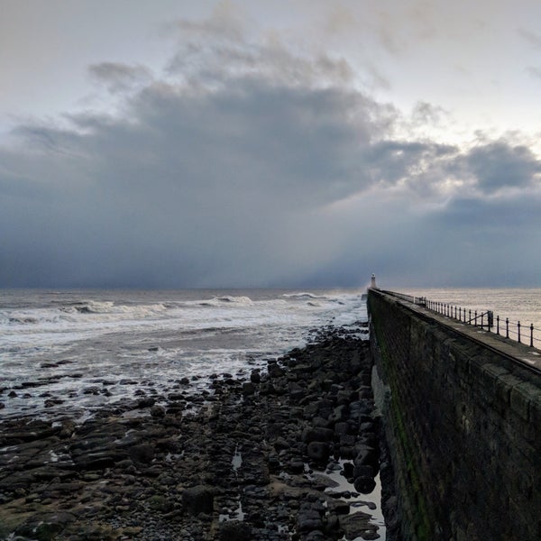 Tynemouth North Pier Lighthouse - Lighthouse in Tynemouth