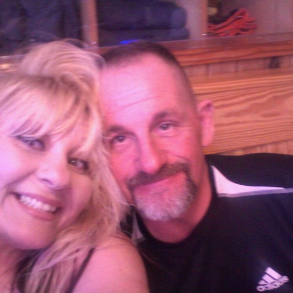 Hooters (Now Closed) - 8000 W Franklin Rd