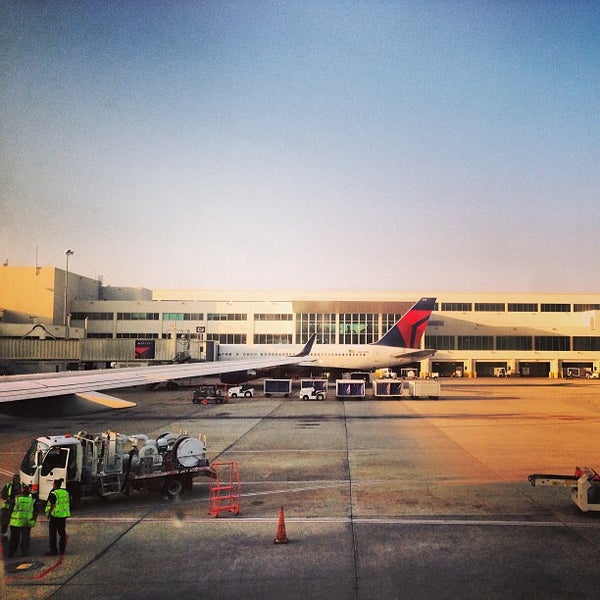 Photos at Southwest Florida International Airport (RSW) - 308 tips from ...