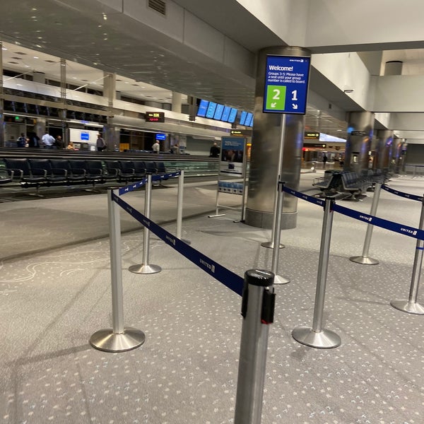 Gate B25 - Airport Gate in Denver International Airport