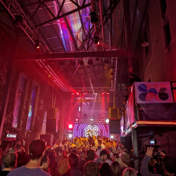 Cedar Street Courtyard - Lounge in Downtown Austin