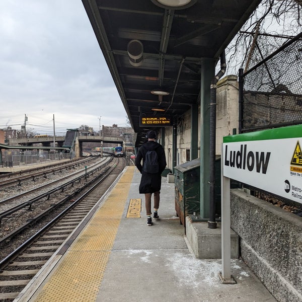 Metro North - Ludlow Train Station - Rail Station in Yonkers
