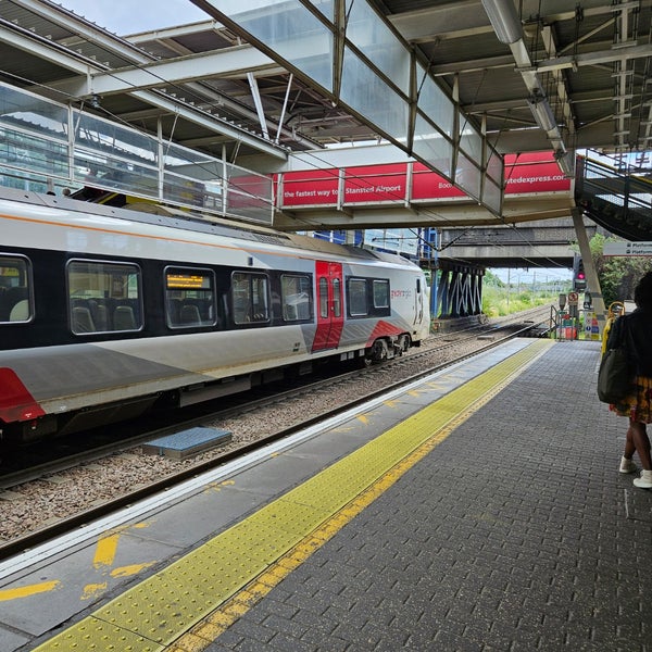 Tottenham Hale Railway Station (TOM) - 31 tips