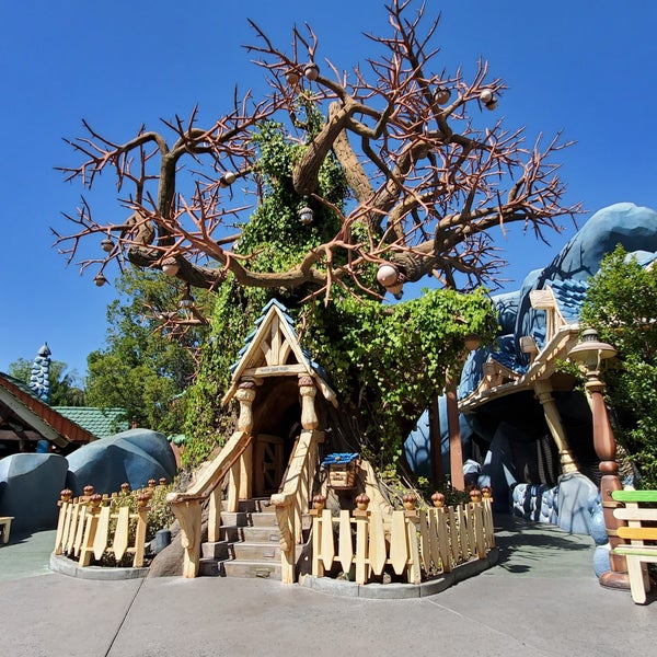 Photos at Chip 'n Dale Treehouse - The Anaheim Resort - 8 tips from ...