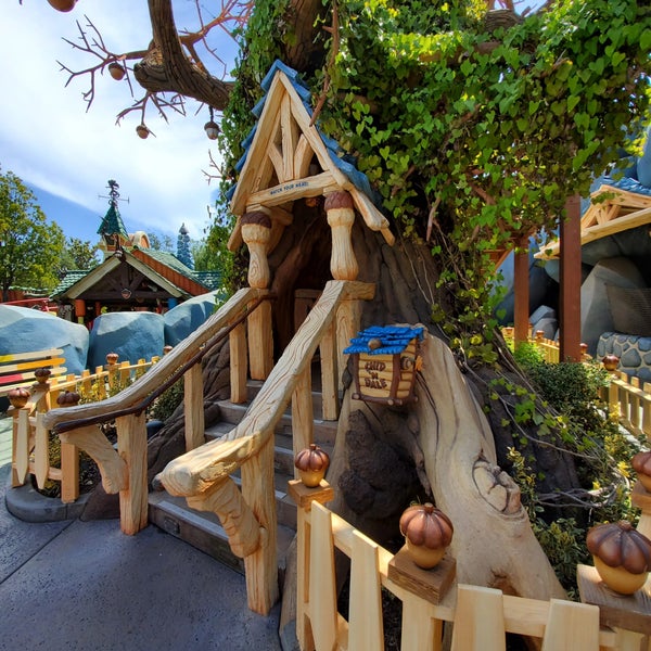 Photos at Chip 'n Dale Treehouse - The Anaheim Resort - 8 tips from ...