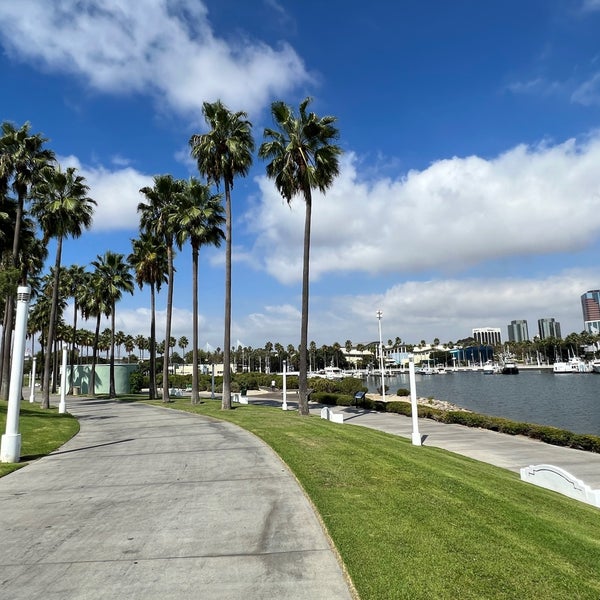 Shoreline Park - Downtown Long Beach - Aquarium Way