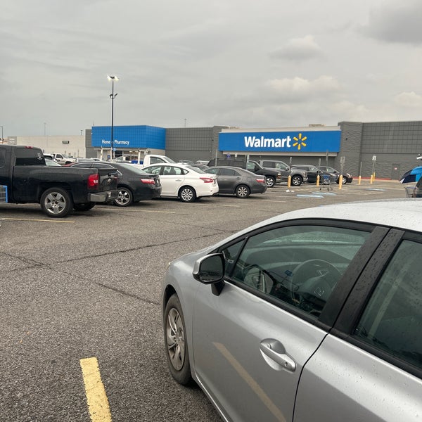 Walmart Supercenter - Big Box Store