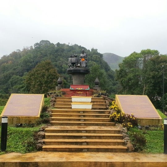 พระราชานุสาวรีย์สมเด็จพระเทพศิรินทราบรมราชินี (Queen Debsirindra Statue ...