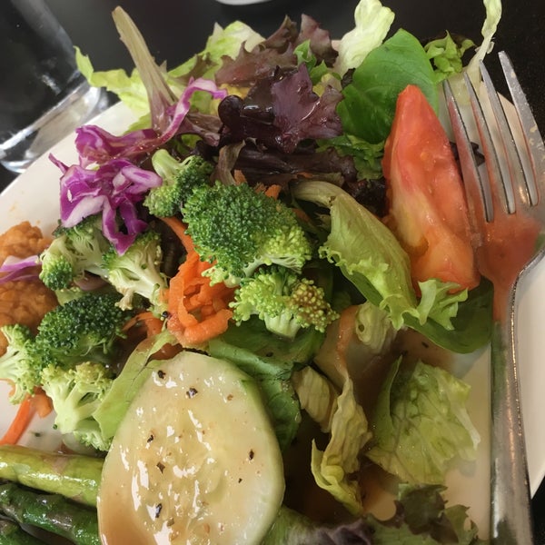 Livingston Dining Commons - College Cafeteria in Piscataway