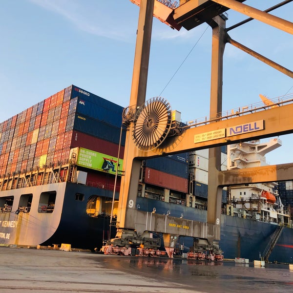 APL Shipping Terminal - Structure in San Pedro