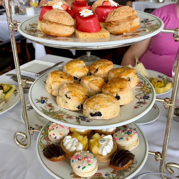 Afternoon Tea @ The Moana Surfrider - Hotel Pool in Waikiki