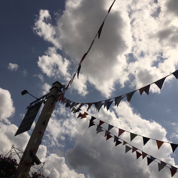 The Berrylands Pub - 107 Chiltern Dr.