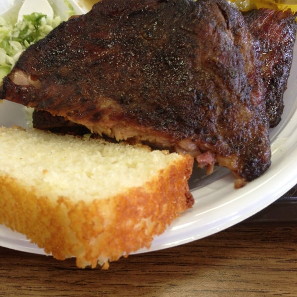 Whitt's Barbeque - 2535 Lebanon Pike